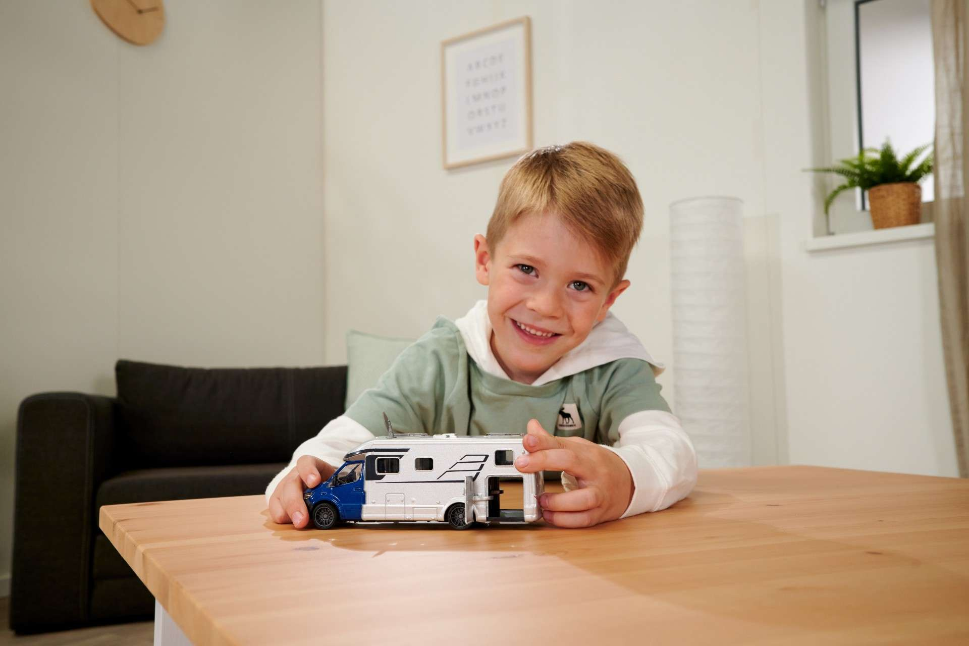 Kamper Hyper B-Class pojazd światło/dźwięk : Humbi.pl